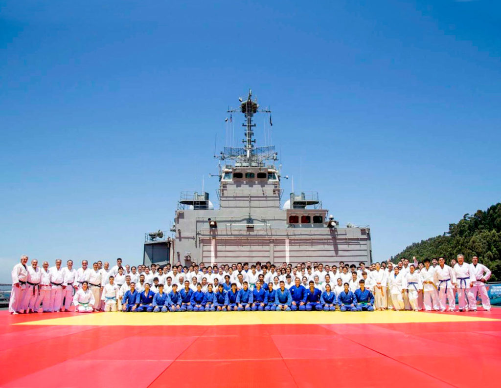 Fragata Sargento Aldea se transforma em dojô flutuante para o judô ...